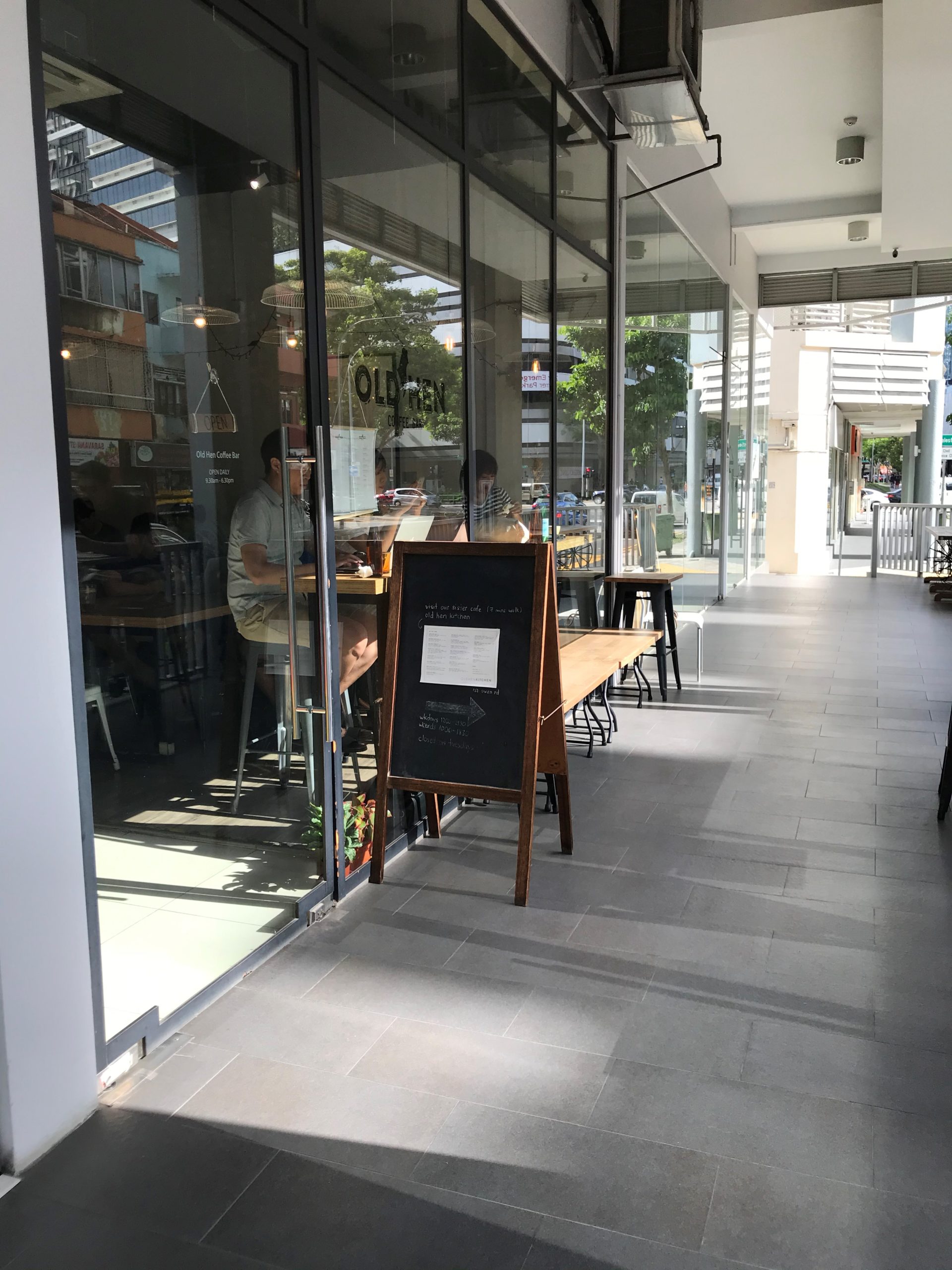 OLD HEN COFFEE BAR | World of trip | シンガポール, 飲食店
